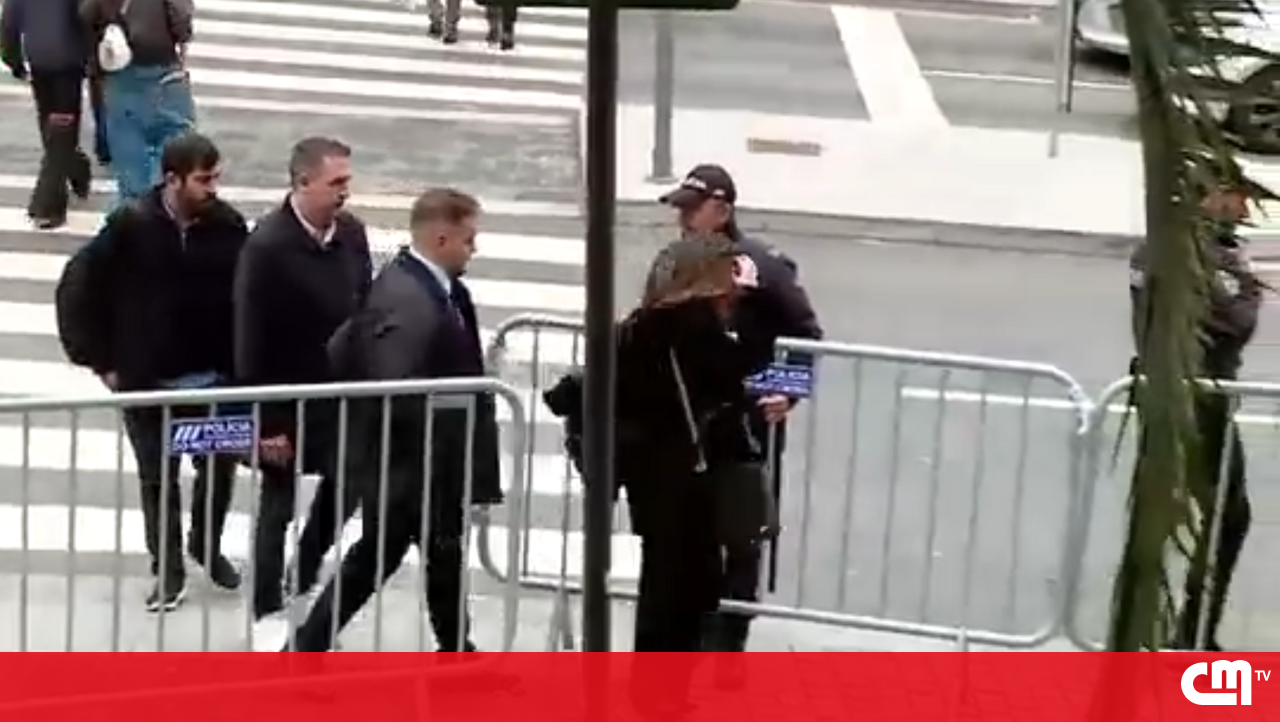 Fernando Saul já chegou ao tribunal - Vídeos - Correio da Manhã