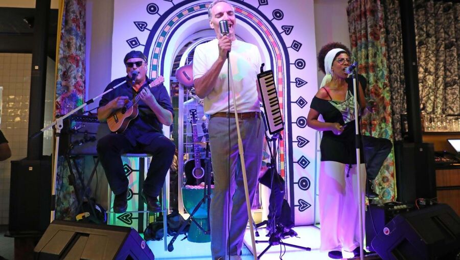 “Vamos fazer a festa que queríamos”: Delfins assinalam esta noite 40 ...