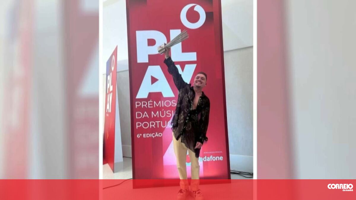 Nuno Ribeiro é o vencedor da canção do ano dos Prémios Play - Vídeos ...