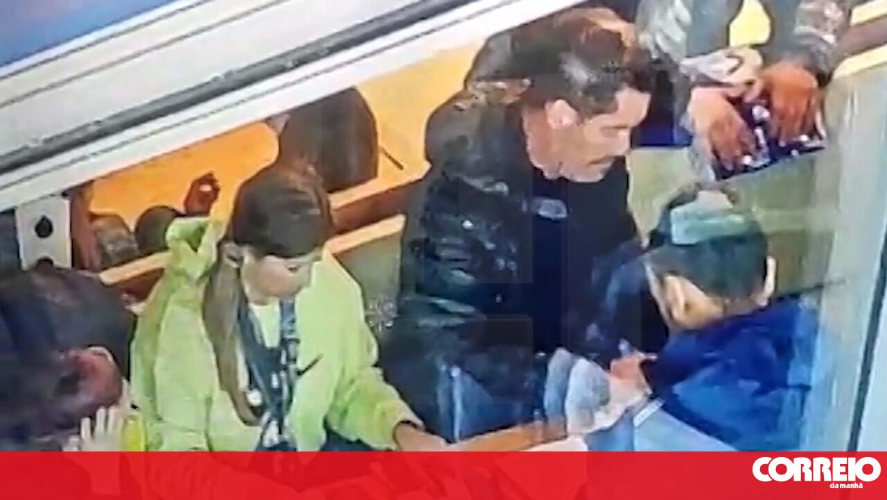 Vídeo exclusivo mostra ‘Macaco’ e a mulher a venderem bilhetes para o ...