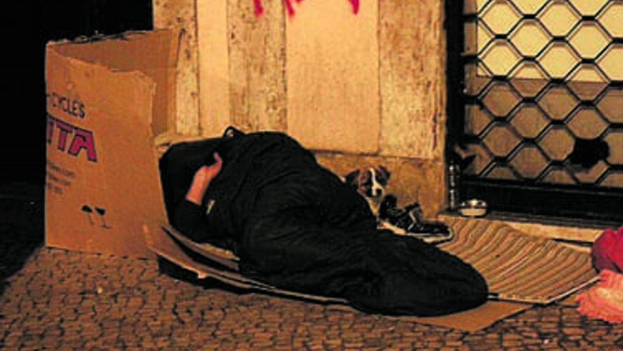 Lisboa tem 594 pessoas em situação de sem-abrigo a dormir na rua ...