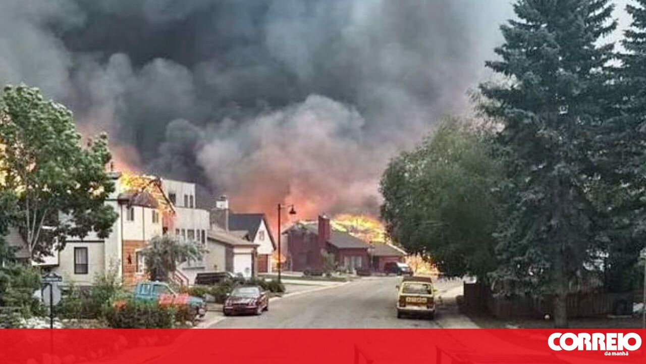 Incêndios arrasam cidade turística de Jasper no Canadá - Mundo ...