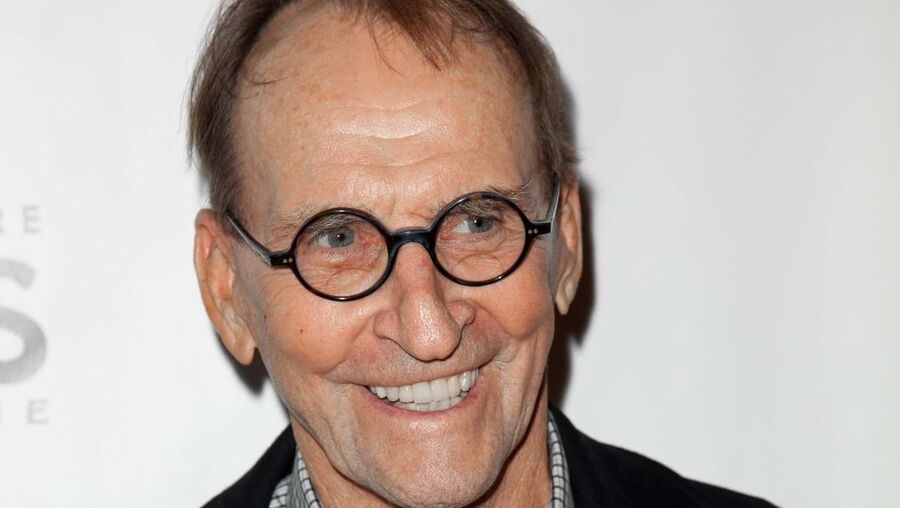 Morreu o ator James B. Sikking, conhecido pela série "A Balada de Hill ...