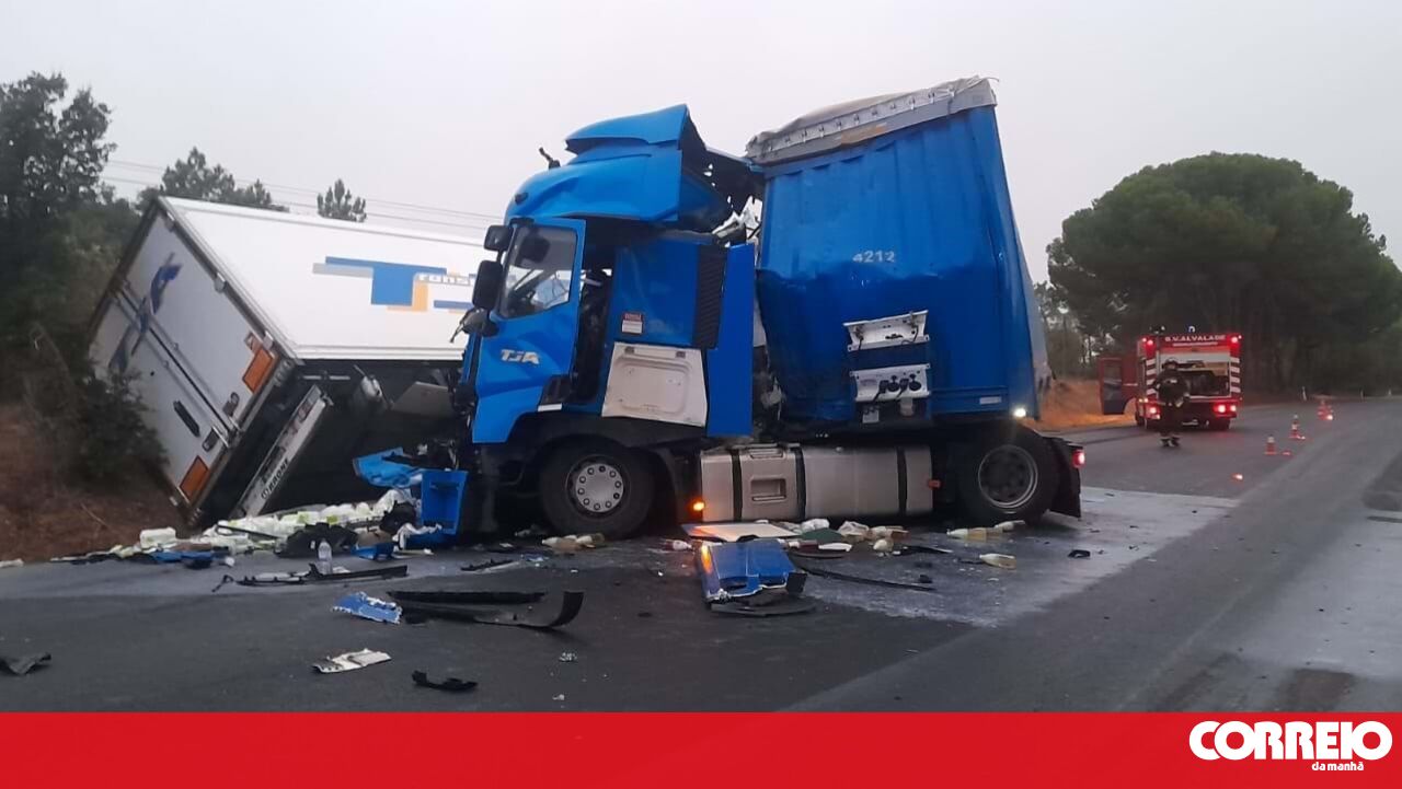 Dois feridos em colisão entre pesados no IC1 em Santiago do Cacém ...