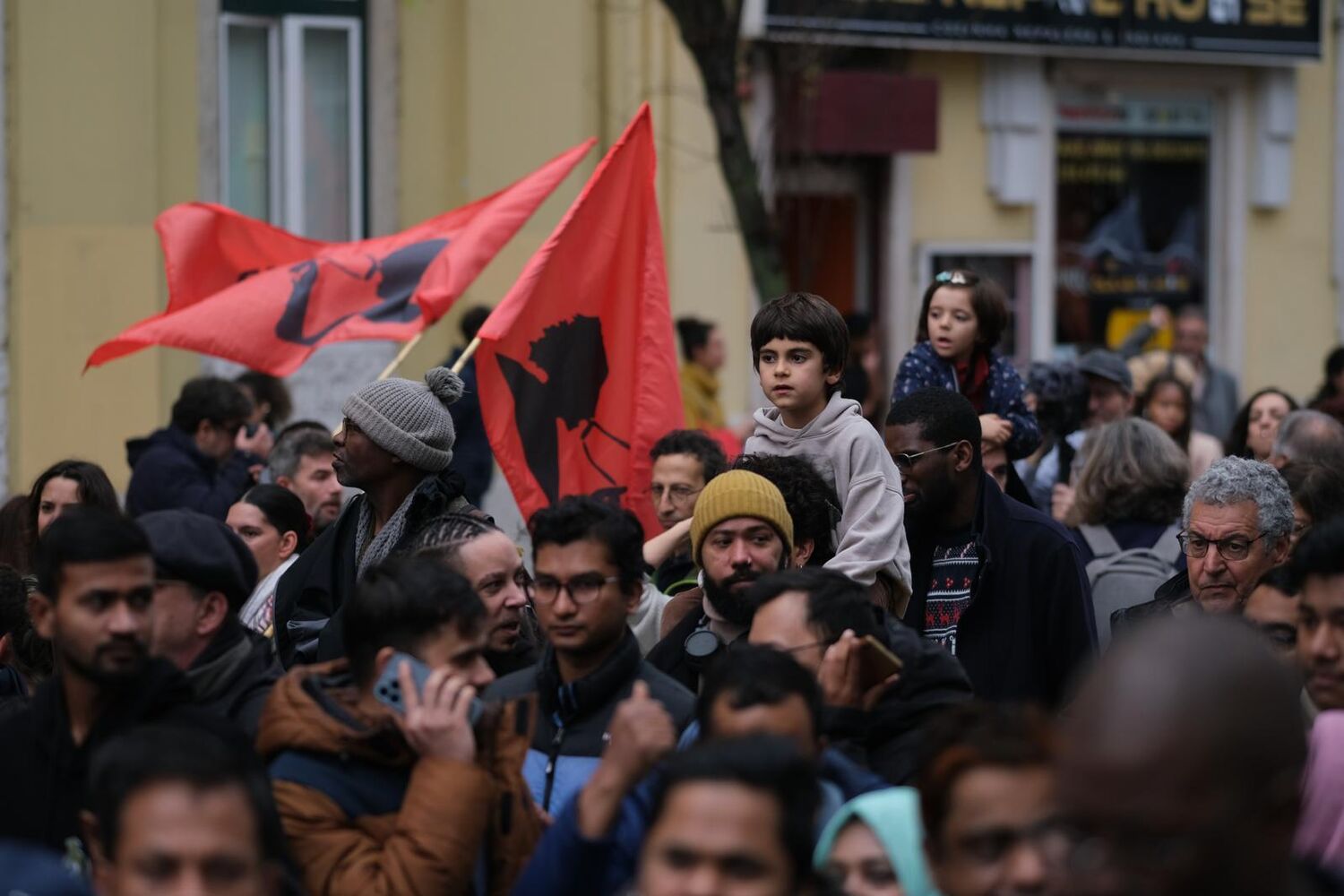 Manifestação Contra Intervenção Da Psp No Martim Moniz E Vigília Do