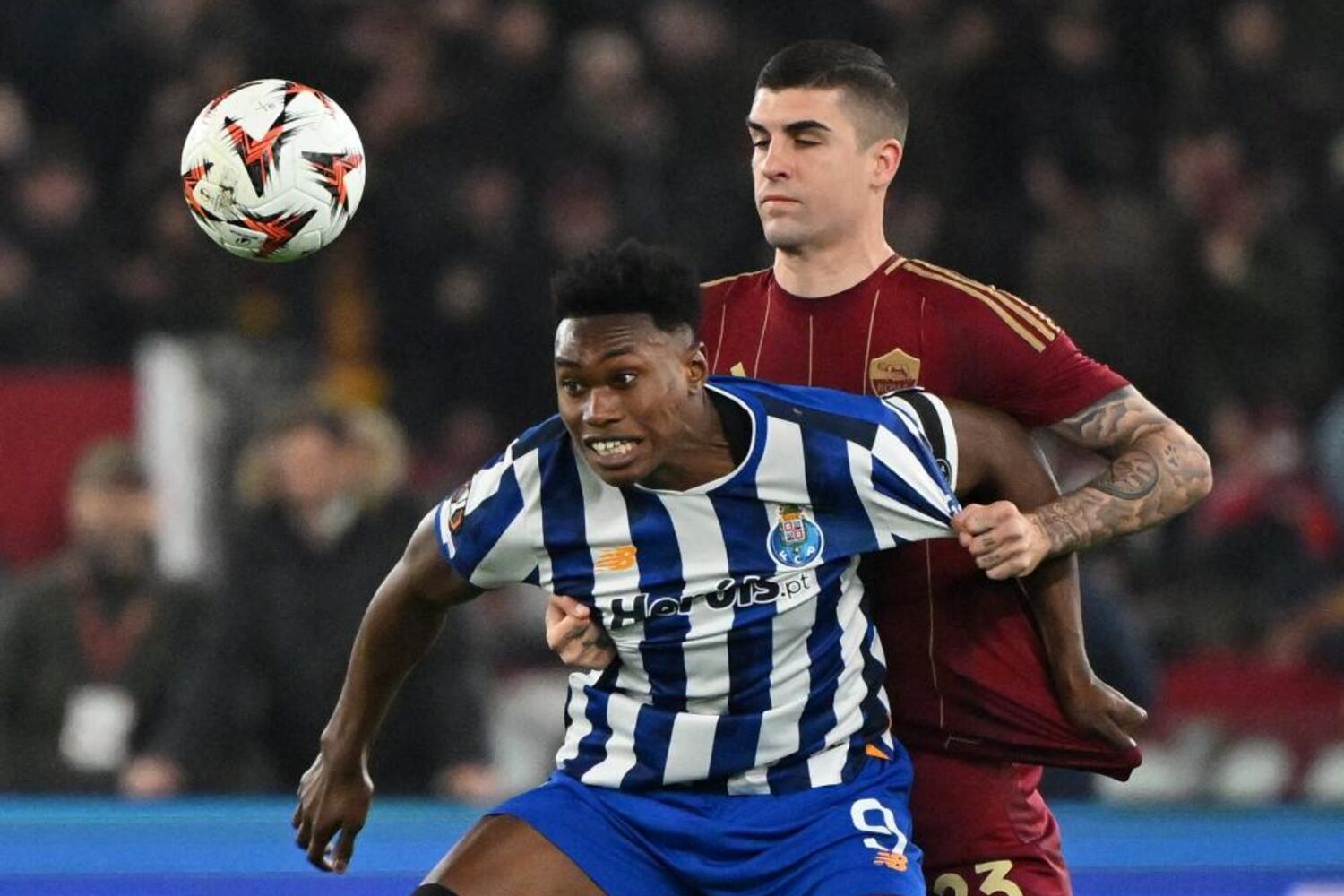 FC Porto eliminado da Liga Europa após derrota frente à Roma - Futebol ...
