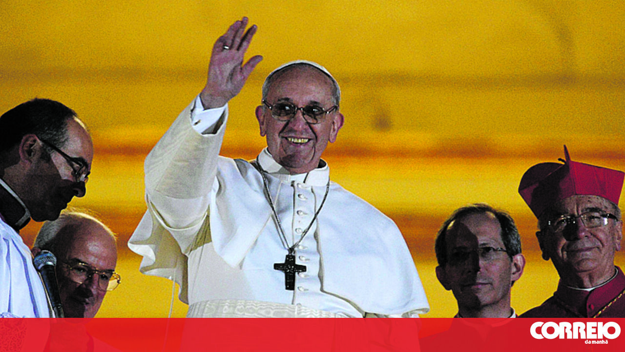 Papa Francisco celebra 12 anos de pontificado com bolo no hospital - Sociedade - Correio da Manhã