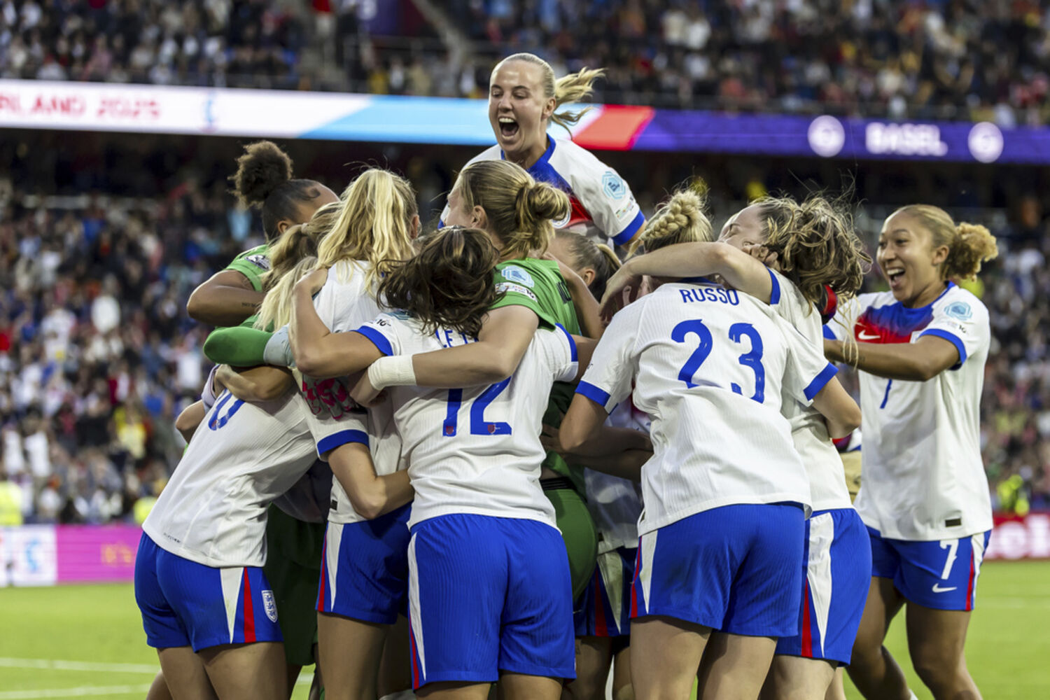 Inglaterra revalida título do Europeu'25 ao bater Espanha nos penáltis ...