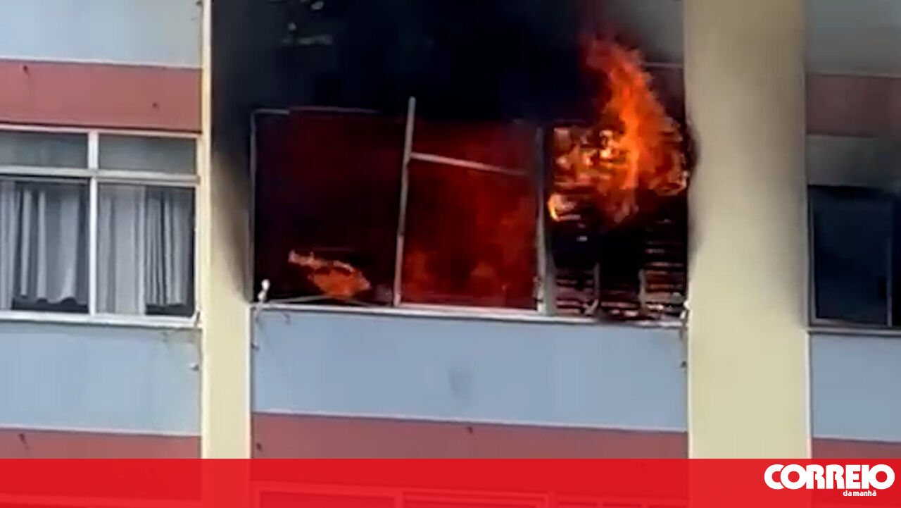 Inc ndio Em Pr dio Na Amadora Deixa 12 Pessoas Feridas Entre As Inc ndio Em Pr dio Na Amadora Deixa 12 Pessoas Feridas Entre As